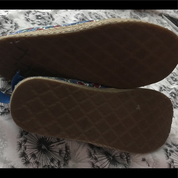 UGG | Shoes | Ugg Floral Flats Girls 4 Flowers Euc | Poshmark